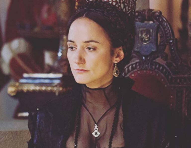 Lydia Leonard's Boyfriend Affairs, Marriage, and Net Worth - TheRecentTimes