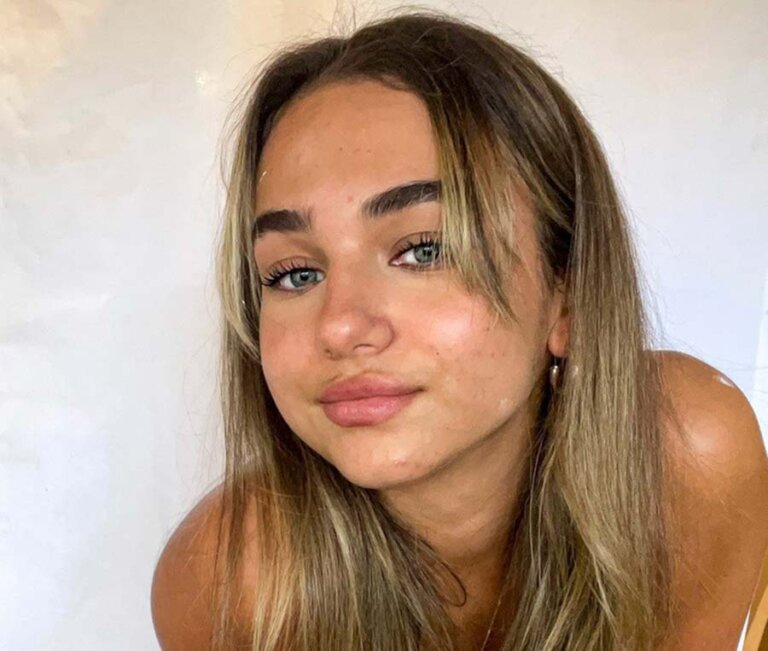 Who is silkcartwright on TikTok aka Pottery Girl? Her TikTok Video and ...