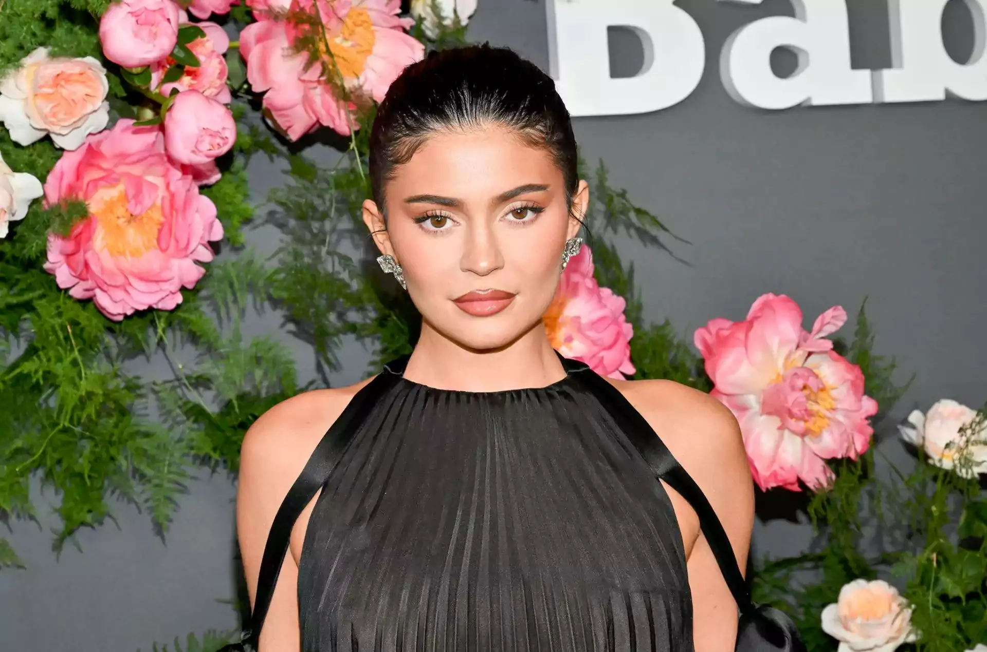 Kylie Jenner Faces Backlash for Deleting Controversial Instagram Post ...